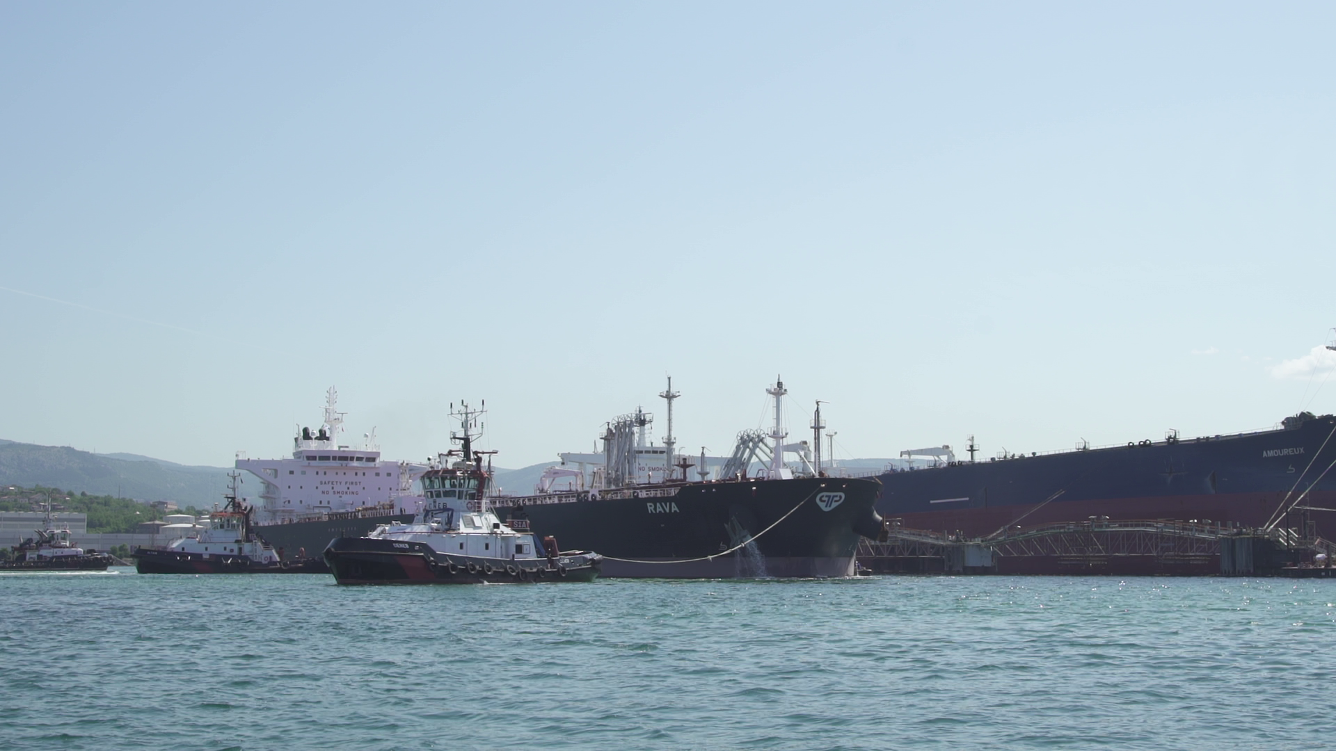 TAL-SIOT: AL TERMINALE MARINO ARRIVATA LA PETROLIERA N°20.000